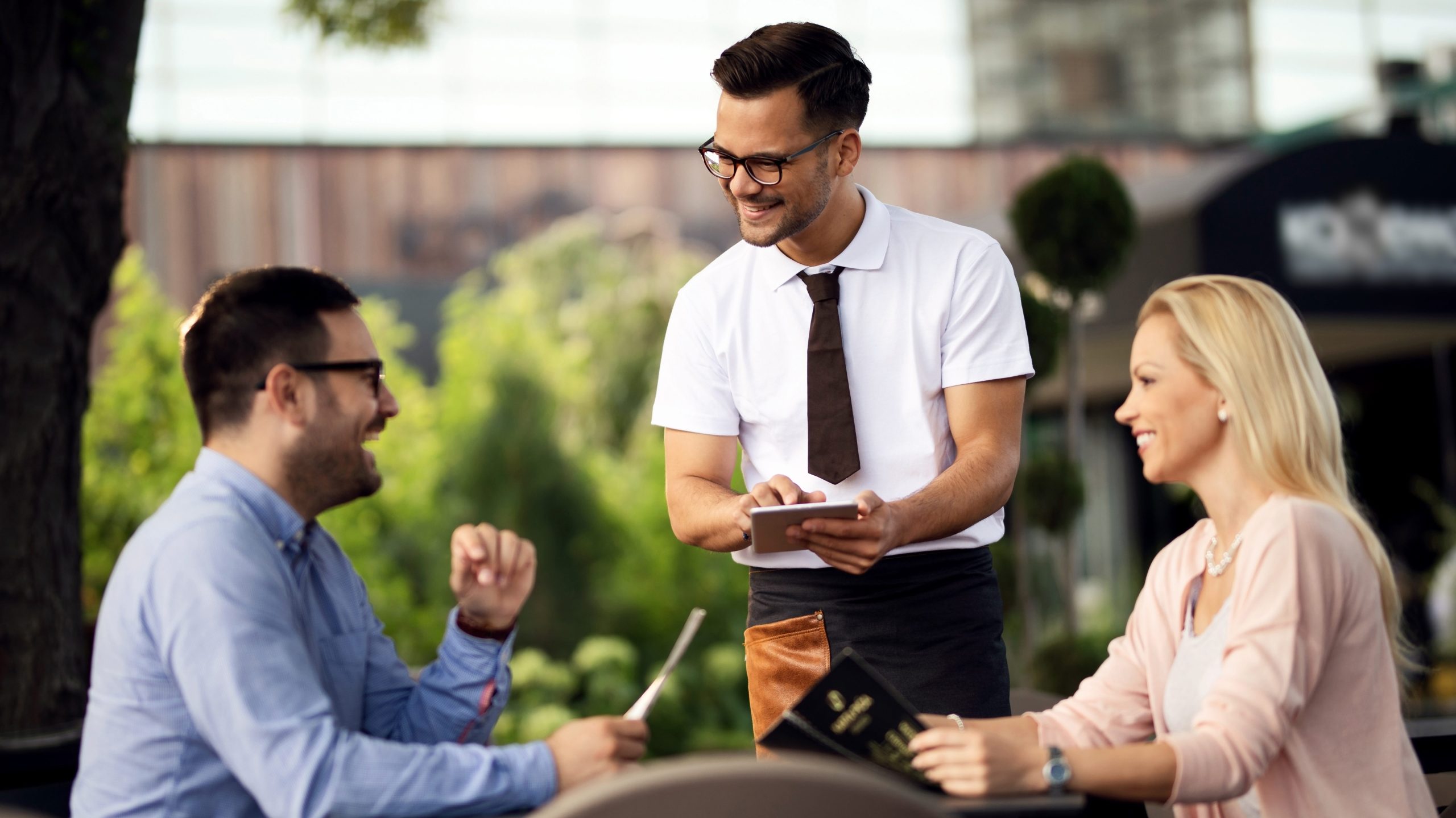 Waiter App: 5 Ways They Elevate Customer Relationships